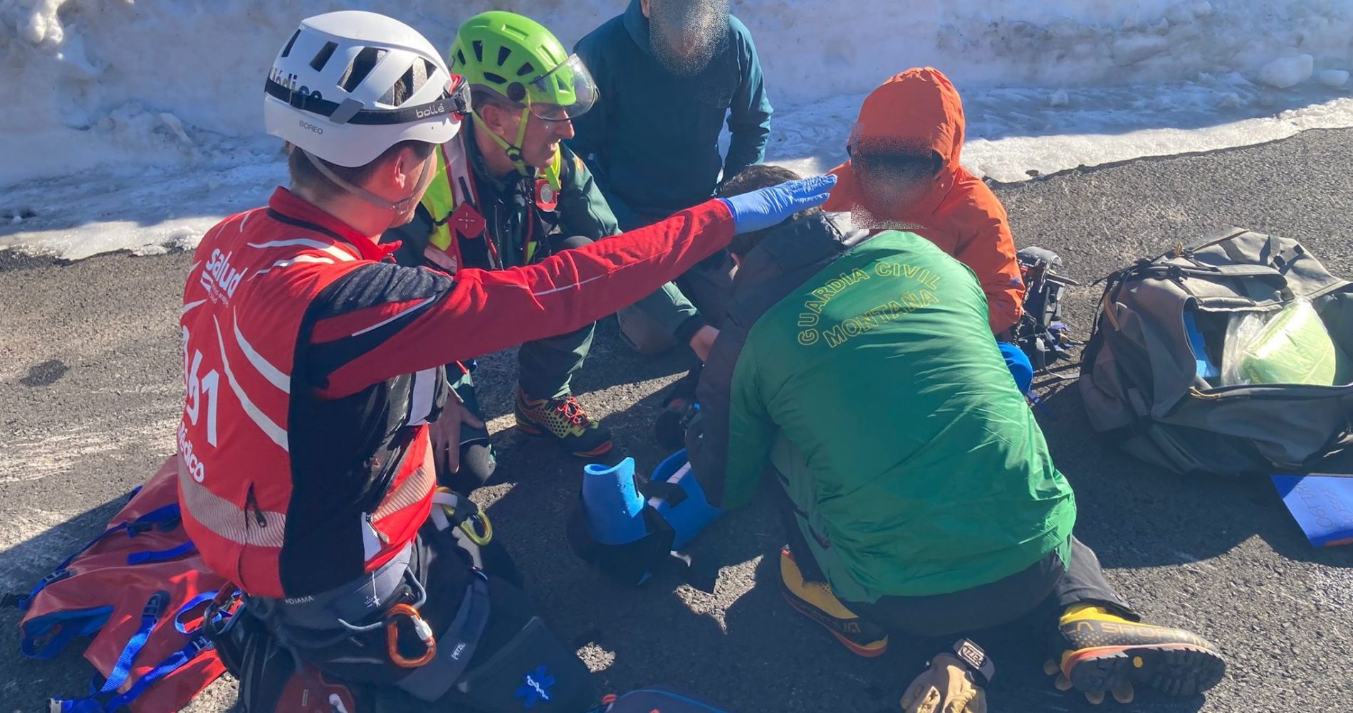 Dos montañeros alcanzados por una avalancha en Ansó y un escalador enriscado en Canfranc