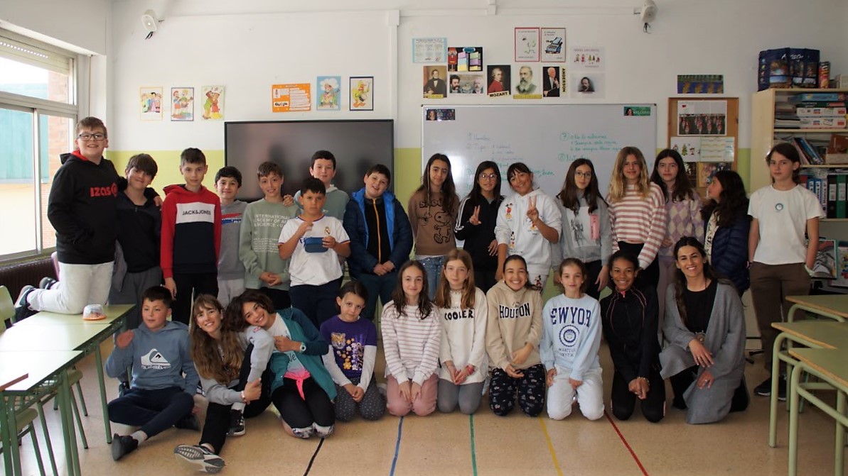 Pequeños grandes periodistas al pie de la noticia en el colegio Monte ...