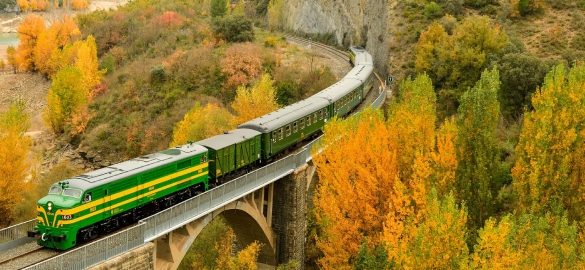 El Expreso de Canfranc de Alsa, el tren turístico paralelo al Camino de ...