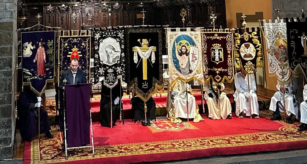 Jaca se viste de Semana Santa con el pregón, arropado por el piquete de ...