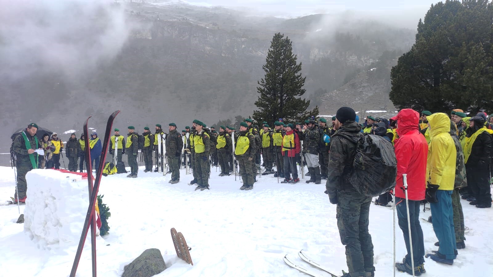 Emotivo homenaje de las Tropas de Montaña a los 9 militares que ...
