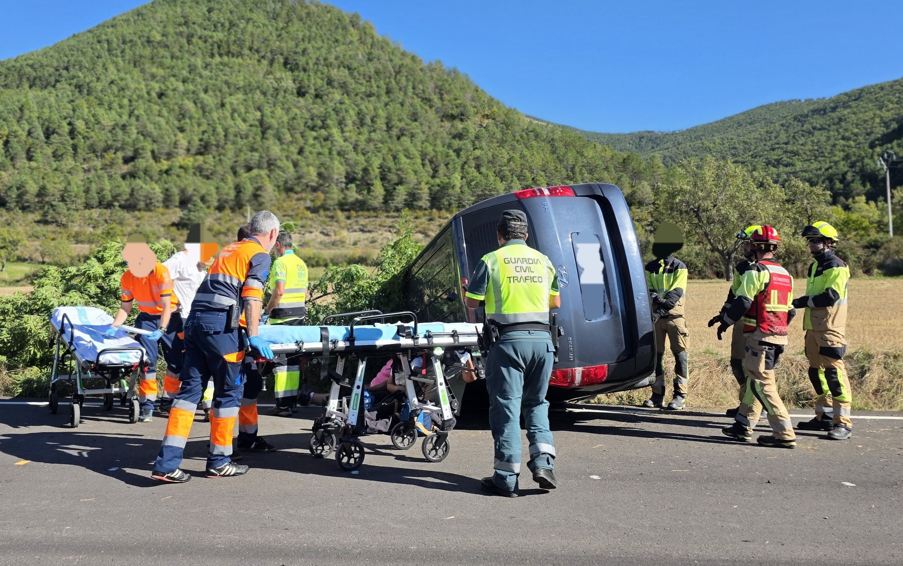 Tres heridos, uno de ellos grave, en un accidente en Hecho